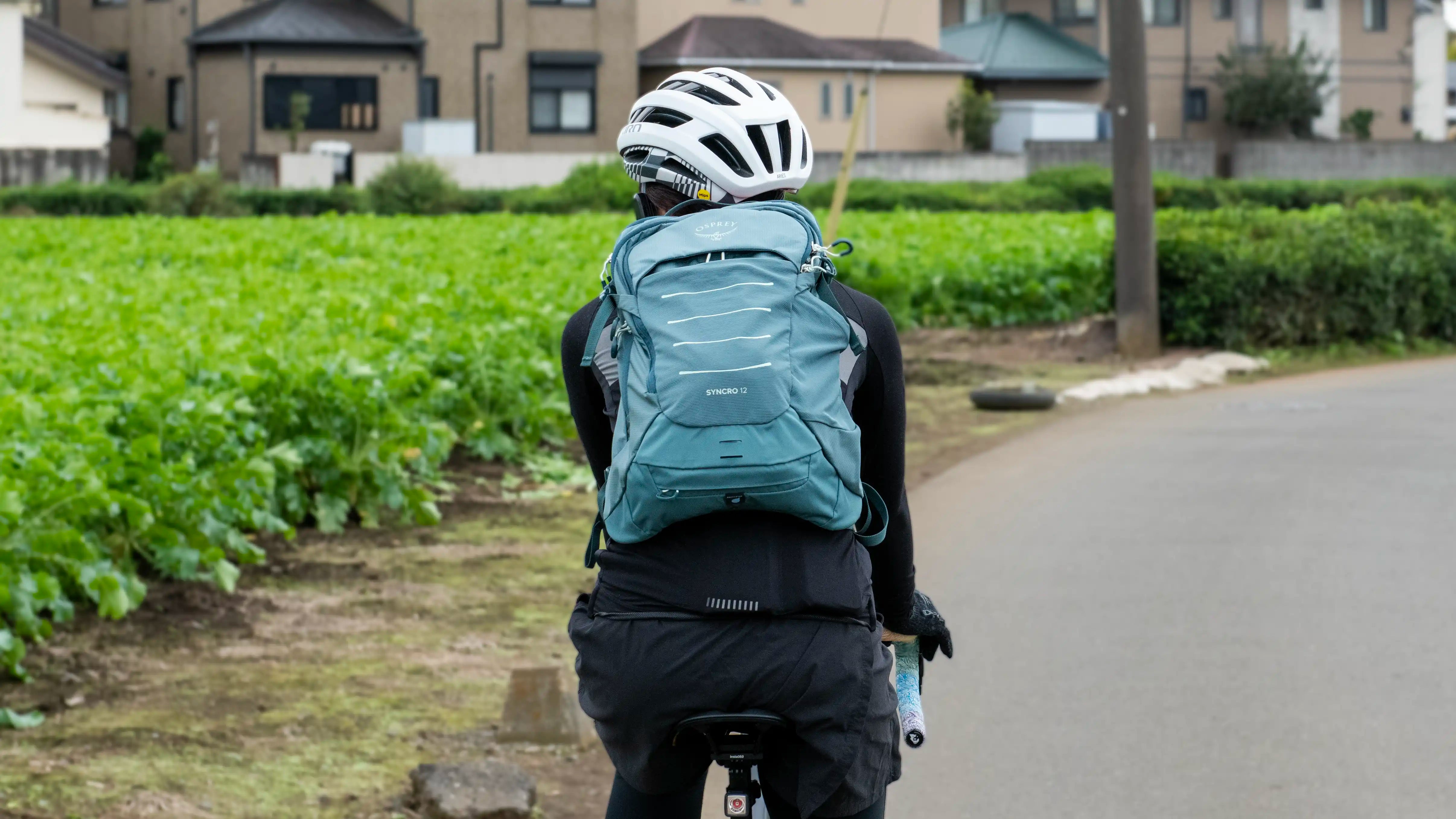 【レビュー】Osprey Syncro 12｜背中が涼しく、どんなライダーにもフィットする理想のバックパック – バイクプラス