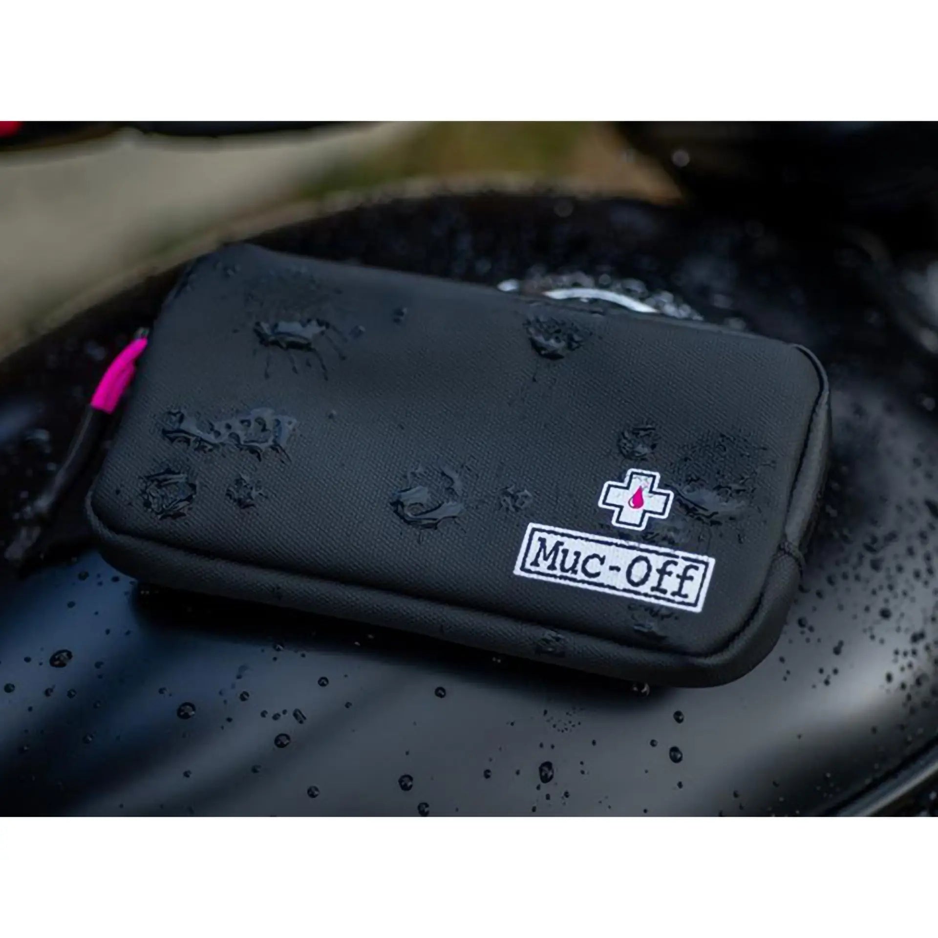 Muc-Off Rainproof Essentials Case（マックオフ レインプルーフ エッセンシャル ケース）