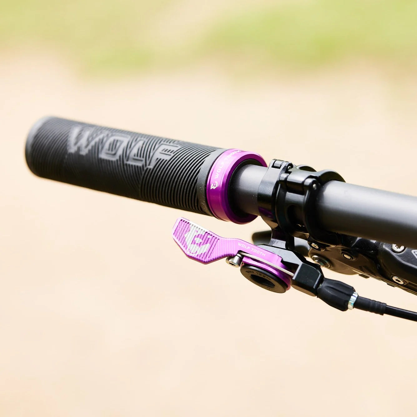 Wolf Tooth Echo Lock-On Grips（ウルフトゥース ロックオン グリップ）